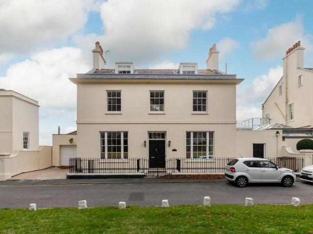 7 bedroom detached house for sale