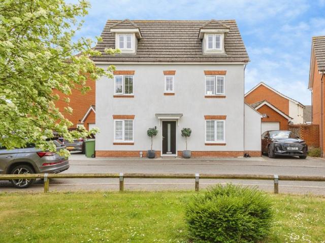6 bedroom detached house for sale