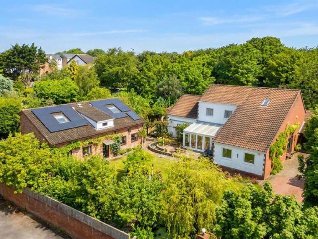 6 bedroom detached house for sale