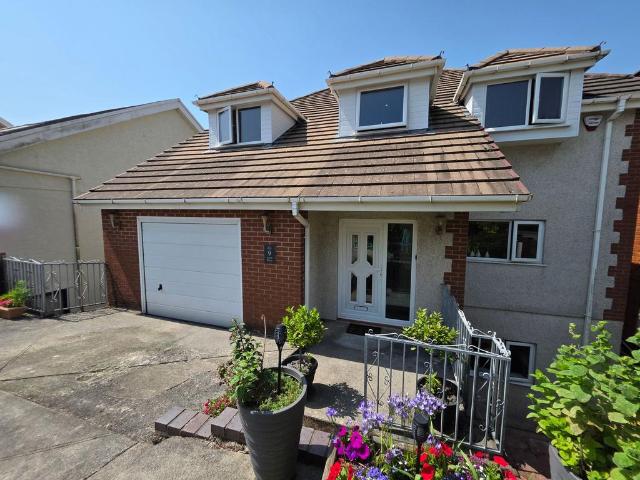 6 bedroom detached house for sale