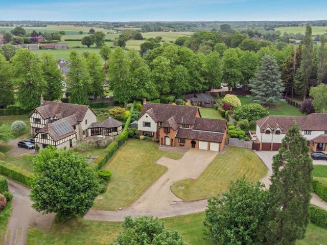 6 bedroom detached house for sale