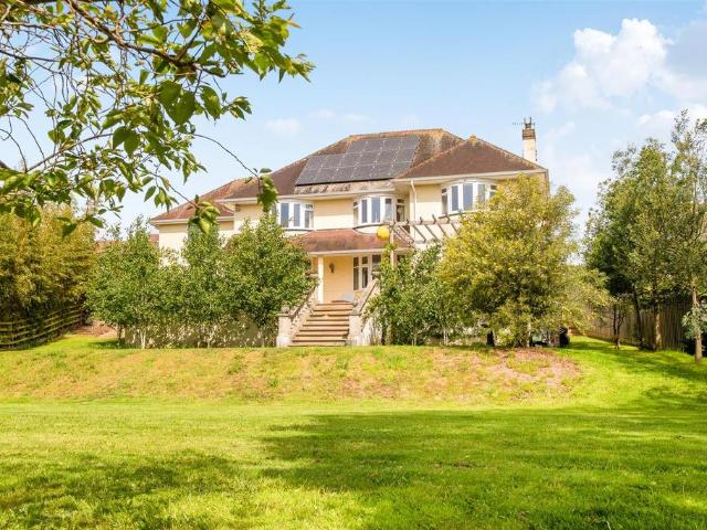 6 bedroom detached house for sale