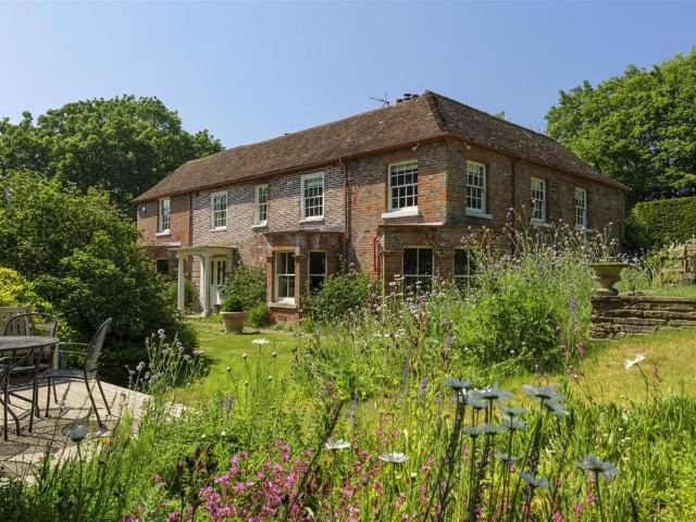 6 bedroom detached house for sale