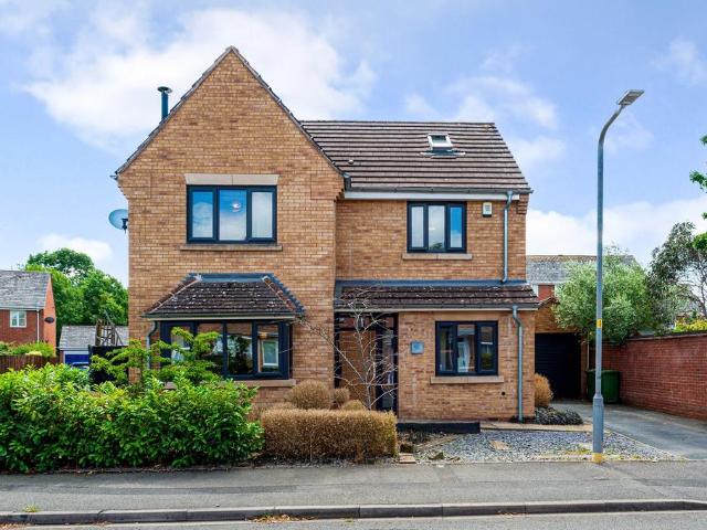 6 bedroom detached house for sale