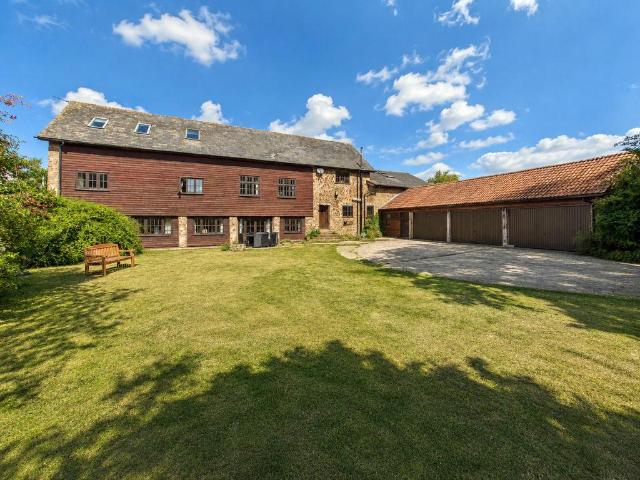 6 bedroom detached house for sale