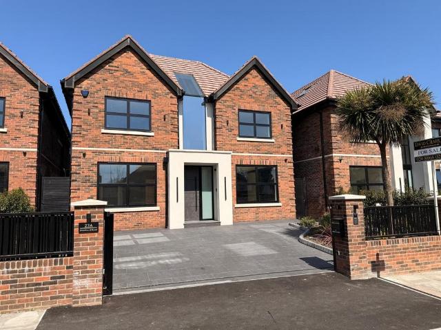 6 bedroom detached house for sale
