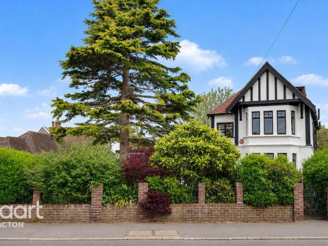 6 bedroom detached house for sale