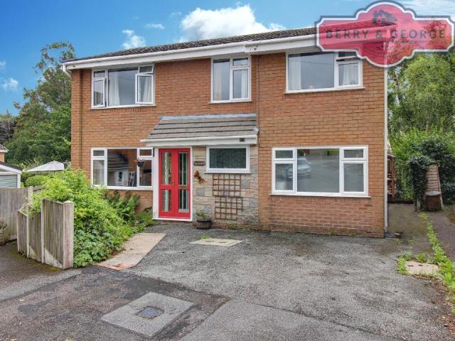 6 bedroom detached house for sale