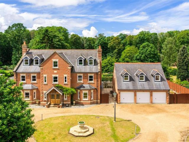 6 bedroom detached house for sale