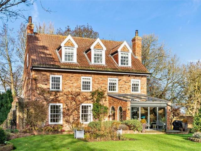 6 bedroom detached house for sale