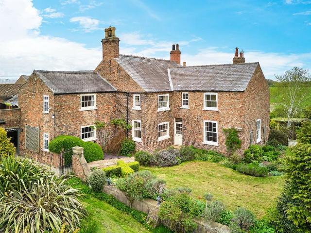 6 bedroom detached house for sale