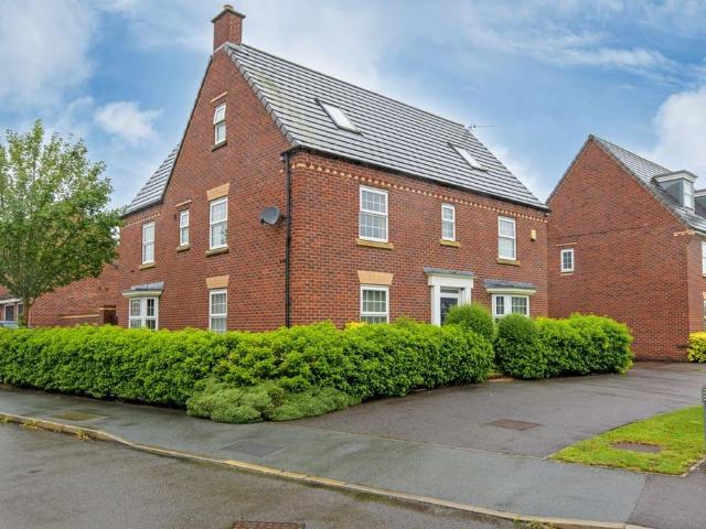 6 bedroom detached house for sale