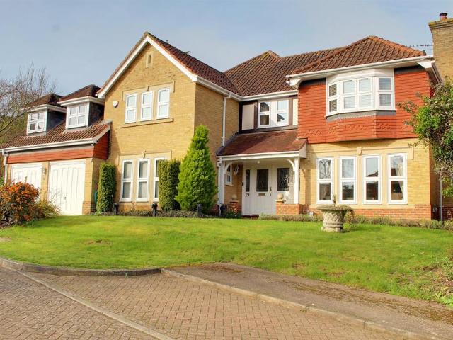 6 bedroom detached house for sale