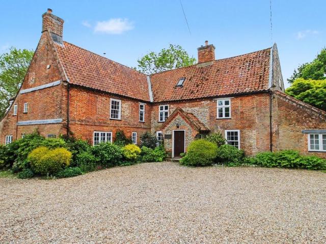 6 bedroom detached house for sale