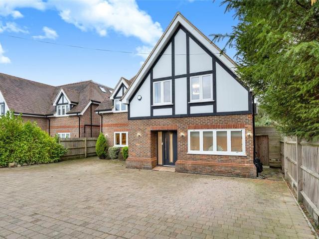 6 bedroom detached house for sale