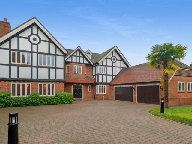 6 bedroom detached house for sale