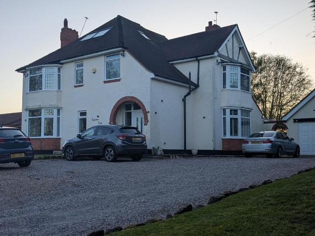 6 bedroom detached house for sale