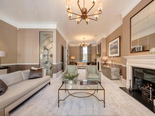 6 bedroom detached house for sale