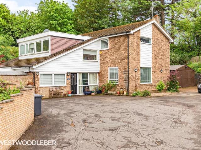 6 bedroom detached house for sale