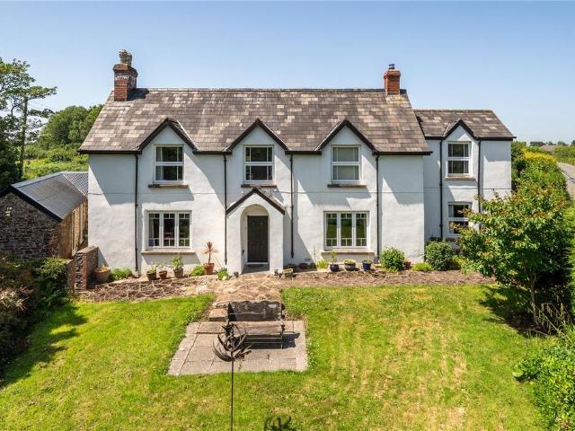 6 bedroom detached house for sale