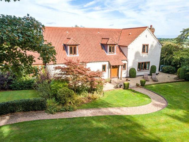6 bedroom detached house for sale