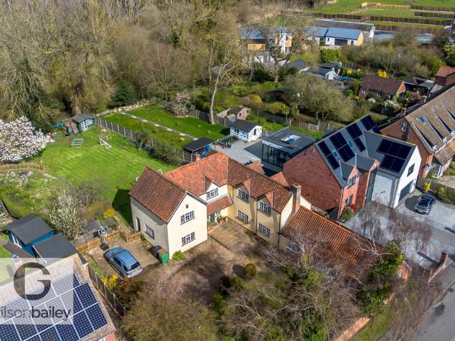 6 bedroom detached house for sale