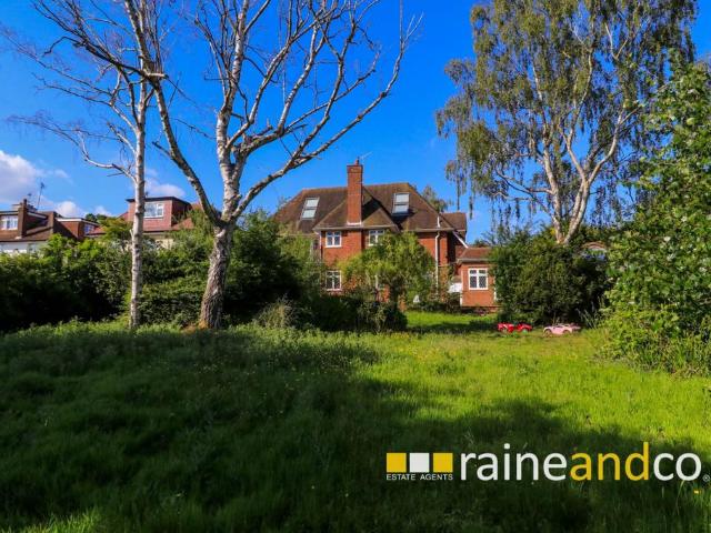 6 bedroom detached house for sale