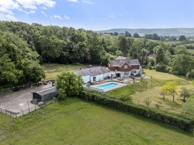 6 bedroom detached house for sale