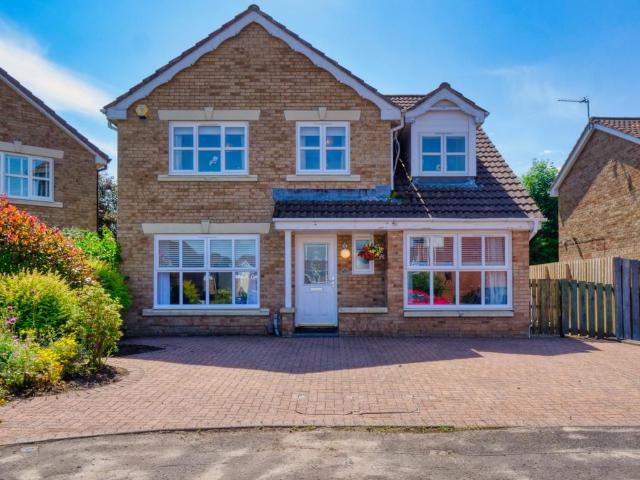 6 bedroom detached house for sale