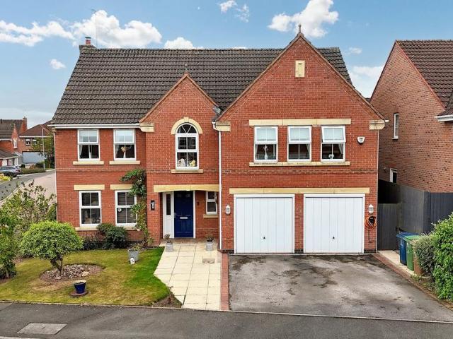 6 bedroom detached house for sale
