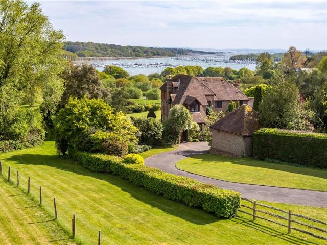 6 bedroom detached house for sale