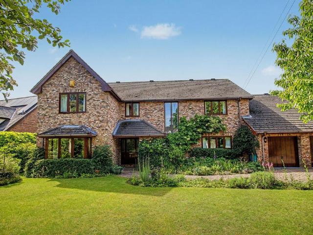 6 bedroom detached house for sale