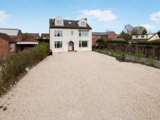 6 bedroom detached house for sale