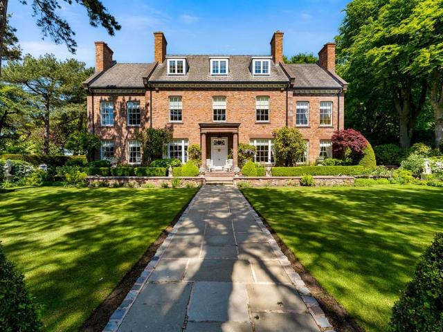 6 bedroom detached house for sale