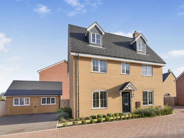 6 bedroom detached house for sale