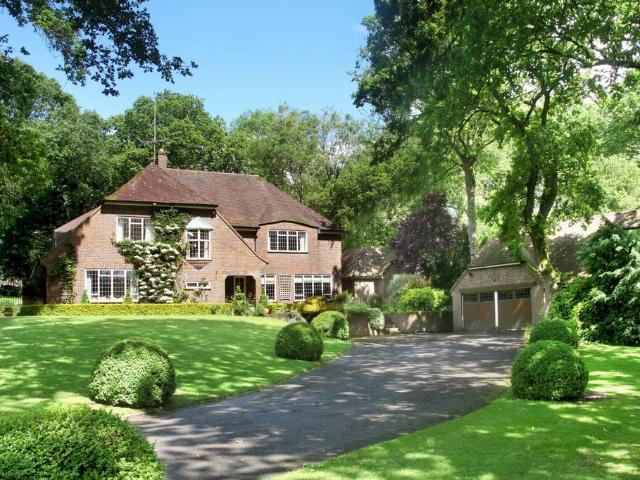 6 bedroom detached house for sale