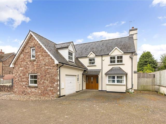 6 bedroom detached house for sale