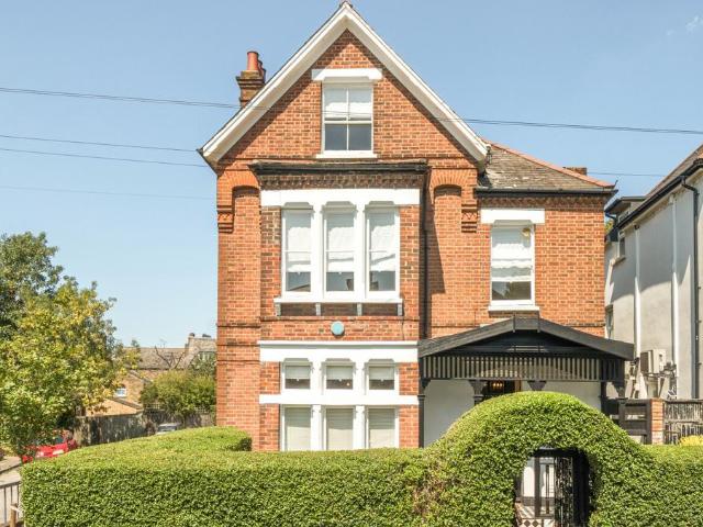6 bedroom detached house for sale