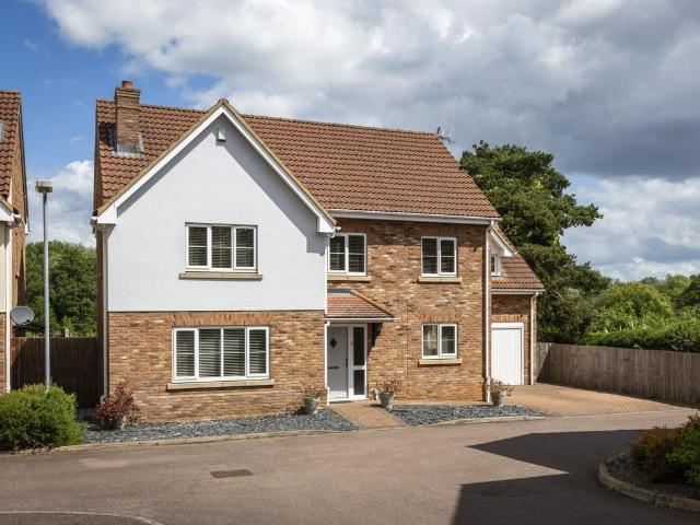 6 bedroom detached house for sale