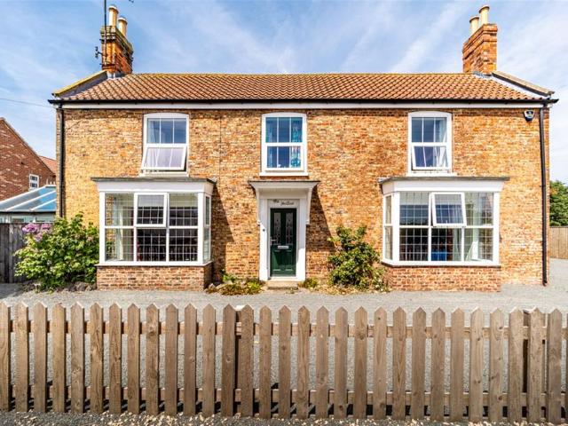6 bedroom detached house for sale