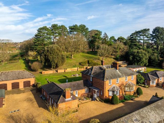 6 bedroom detached house for sale
