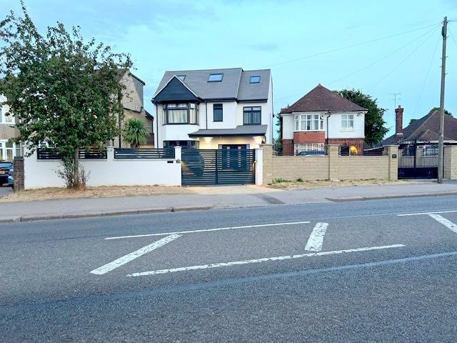 6 bedroom detached house for sale