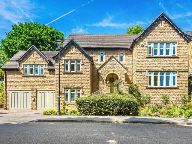 6 bedroom detached house for sale