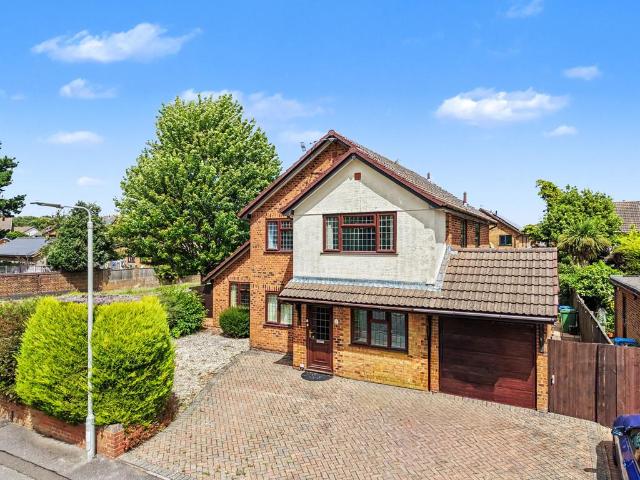 6 bedroom detached house for sale