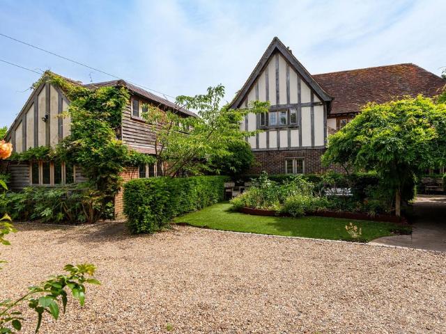 6 bedroom detached house for sale