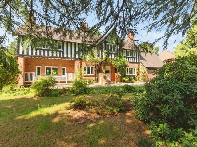 6 bedroom detached house for sale