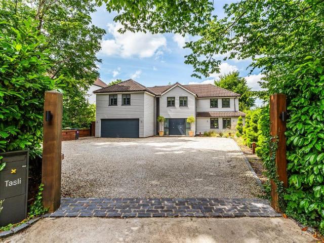 6 bedroom detached house for sale