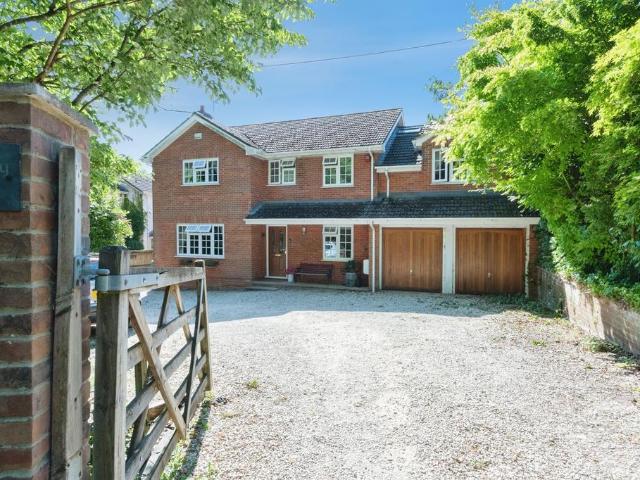 6 bedroom detached house for sale