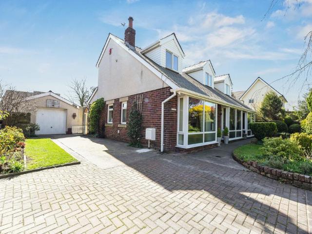 6 bedroom detached house for sale
