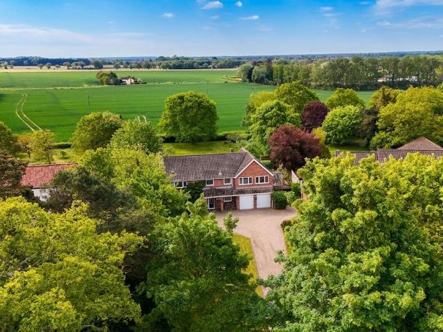 6 bedroom detached house for sale